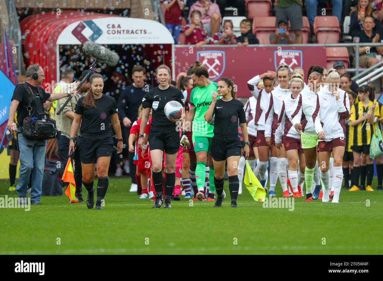 London, UK. 1st October 2023. Teams out during the Barclays WSL fixture ...