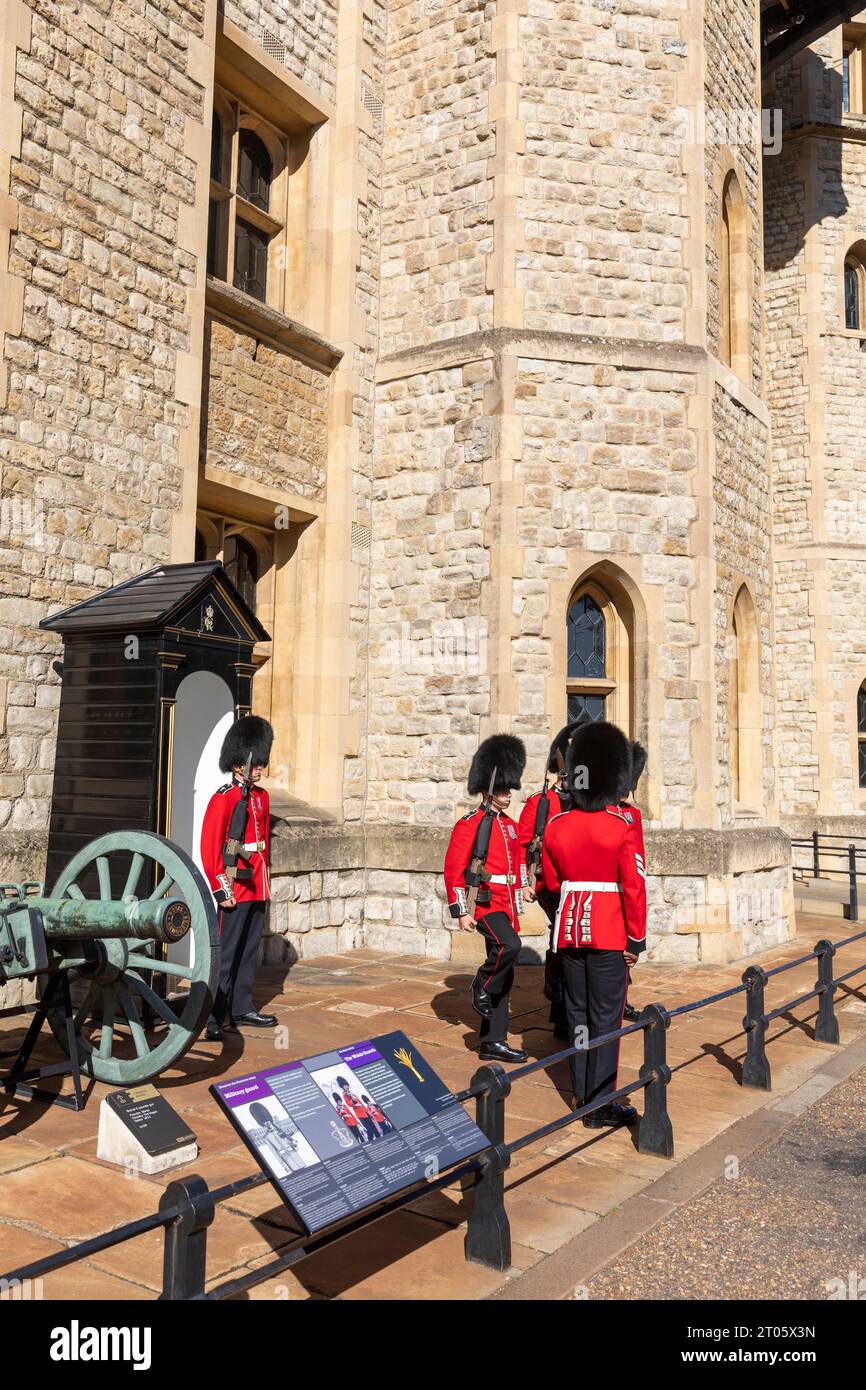 In uniform of the welsh guards hi-res stock photography and images - Alamy