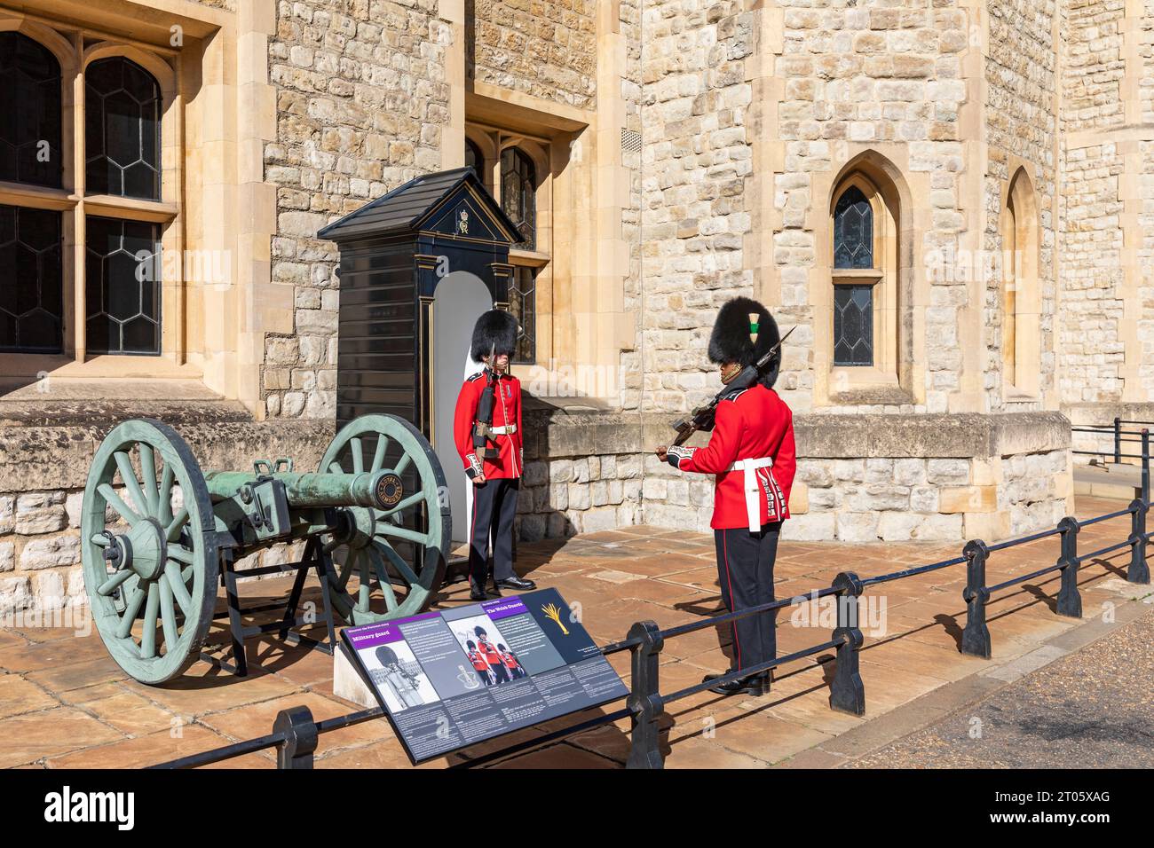 Tower of london welsh guards hi-res stock photography and images - Alamy