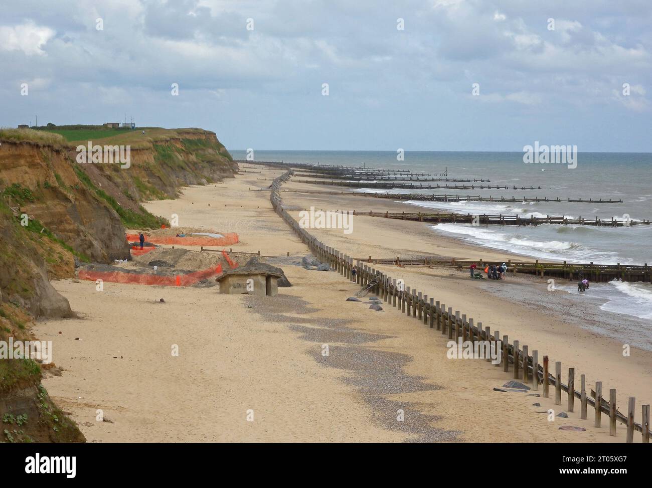 dig a site of oldest human remains north of alps Happisburgh, Norfolk ...