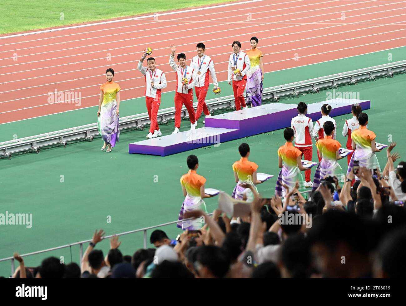 Hangzhou, China's Zhejiang Province. 4th Oct, 2023. Bronze medalists Wu ...