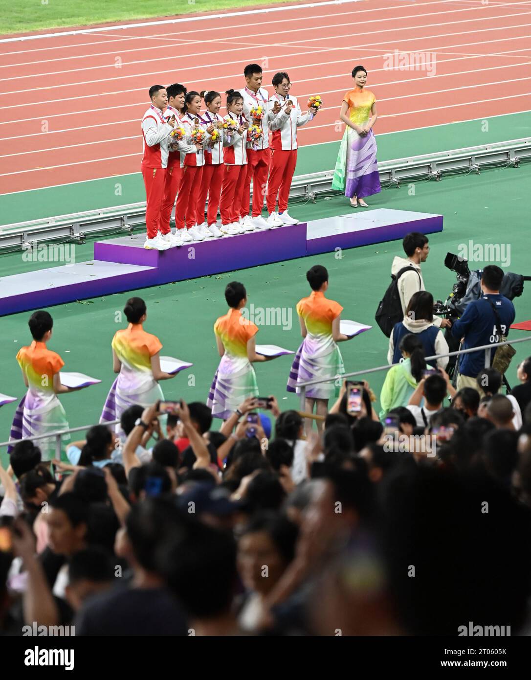 Hangzhou, China's Zhejiang Province. 4th Oct, 2023. Gold medalist ...