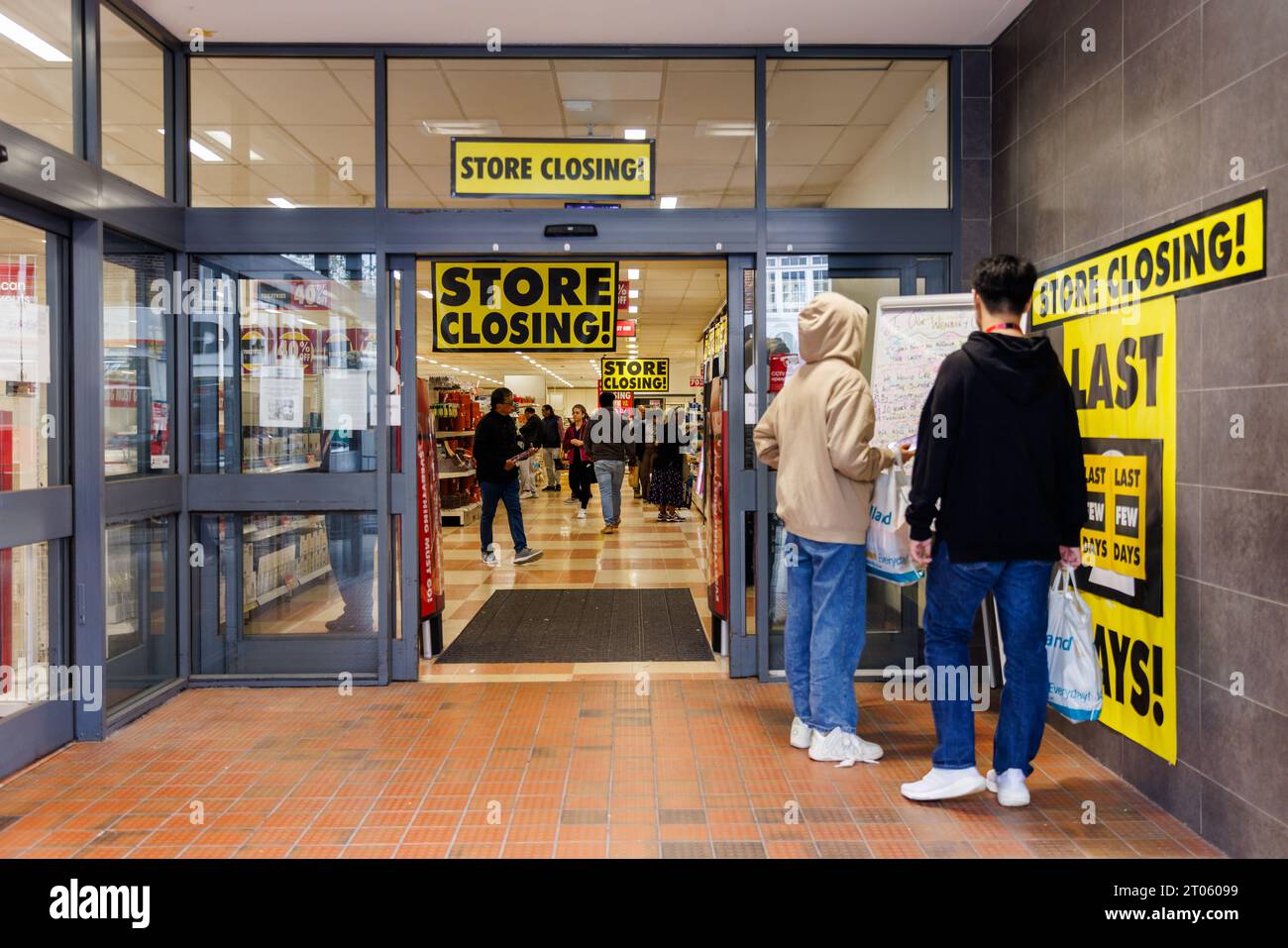 Wembley high road hi-res stock photography and images - Alamy
