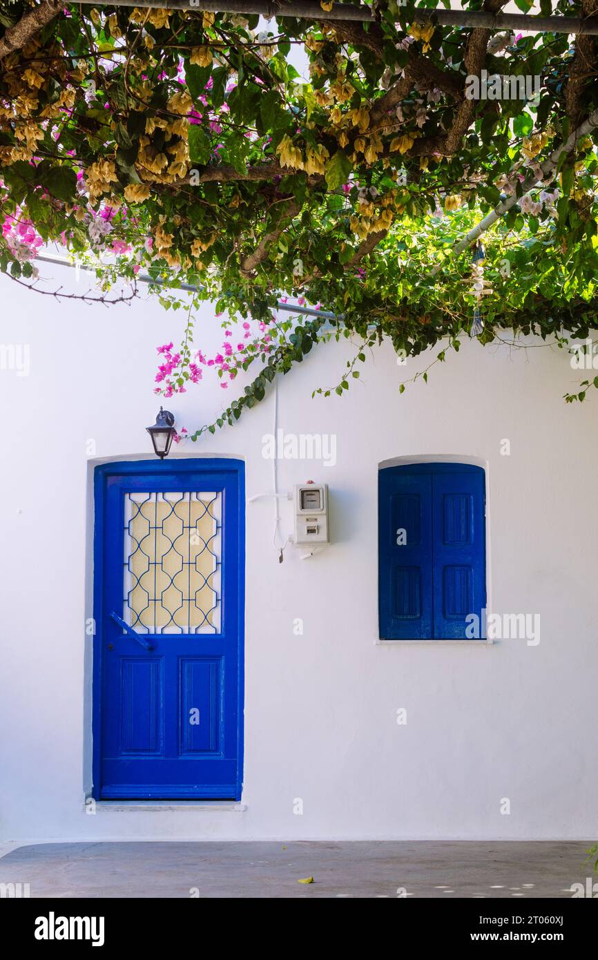 Greek pink house hi-res stock photography and images - Alamy