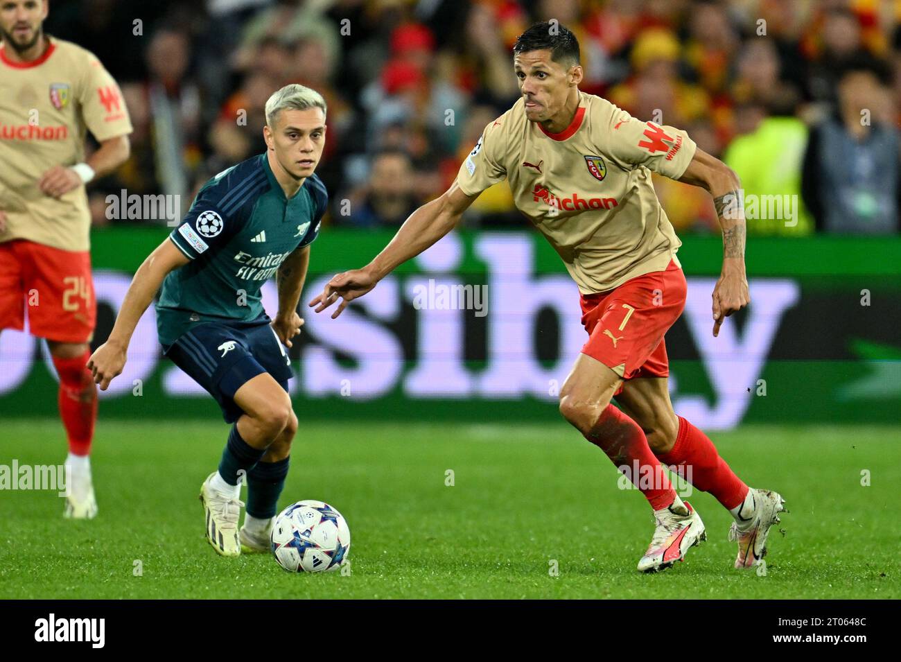 Lens, France. 03rd Oct, 2023. Leandro Trossard (19) of Arsenal ...