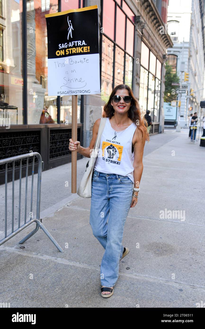 New York, USA. 04th Oct, 2023. Jill Hennessy is seen at the SAG-AFTRA ...