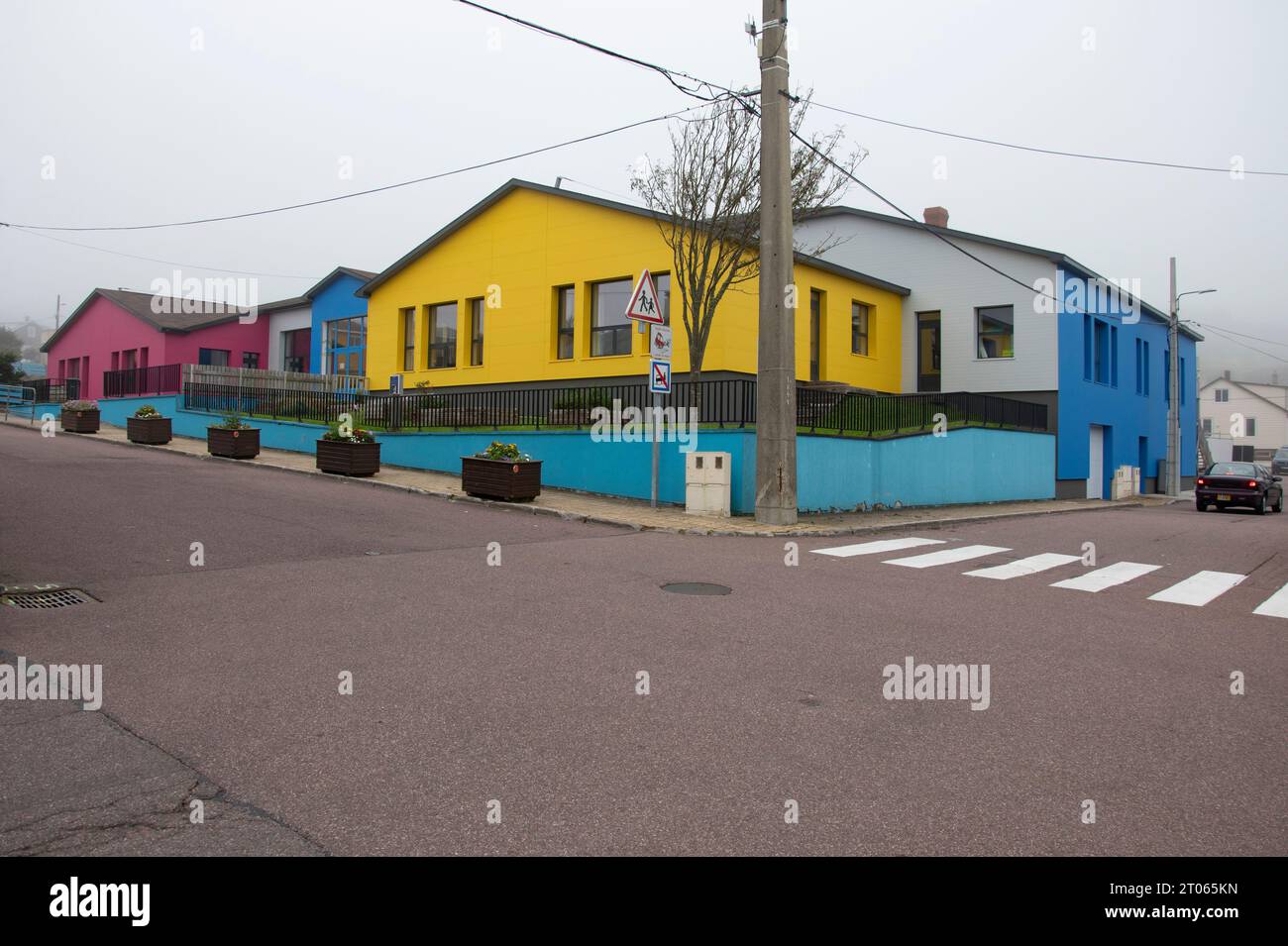 Bright yellow buildings hi-res stock photography and images - Alamy