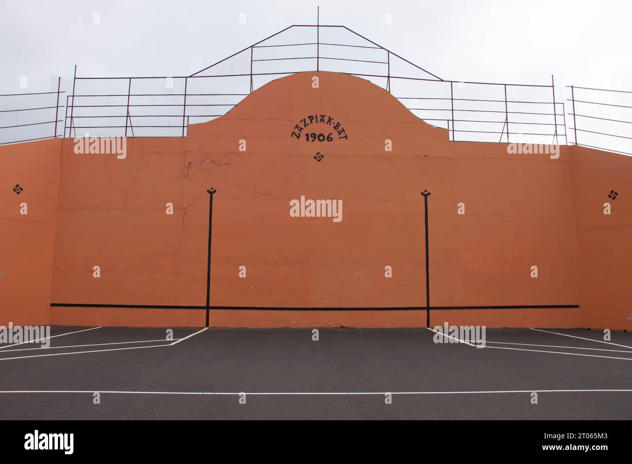 Basque pelota court hi-res stock photography and images - Alamy