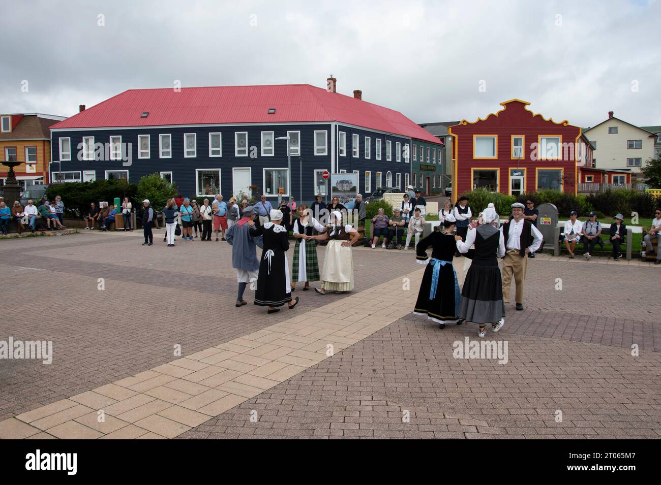 Basque dancers france hi-res stock photography and images - Alamy