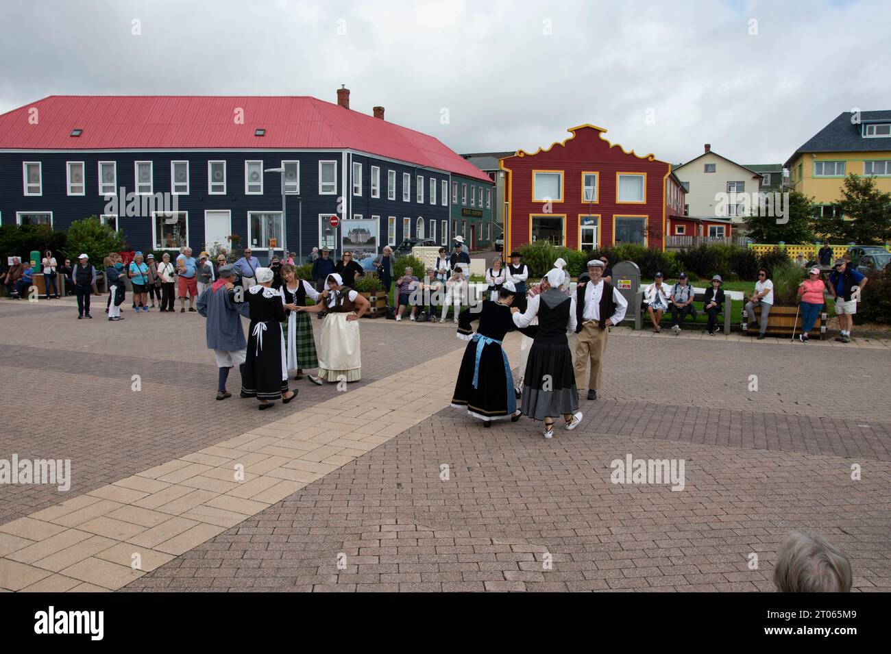Basque dancers france hi-res stock photography and images - Alamy