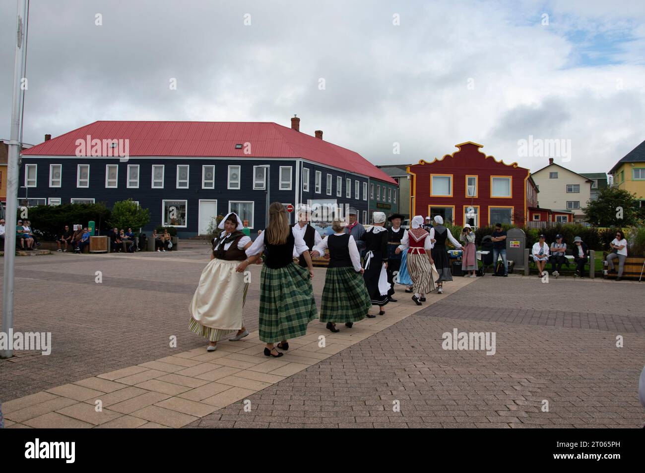 Basque dancers france hi-res stock photography and images - Alamy
