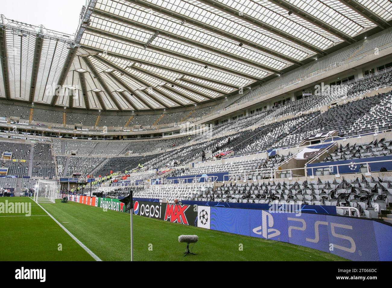 Newcastle, UK. 04th Oct, 2023. General View inside the Stadium flags on ...