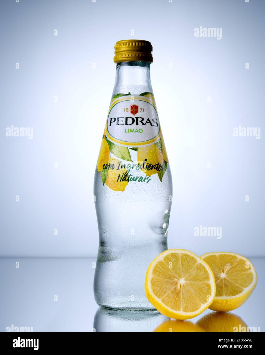 Pedras lemon-flavoured sparkling water Stock Photo - Alamy