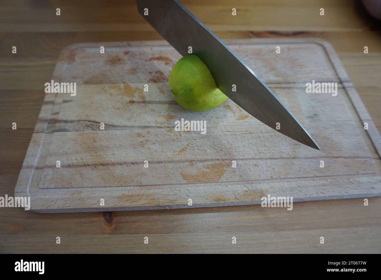 Lemon cut. Chopping lemons with a large knife. Chopped lemons Stock ...