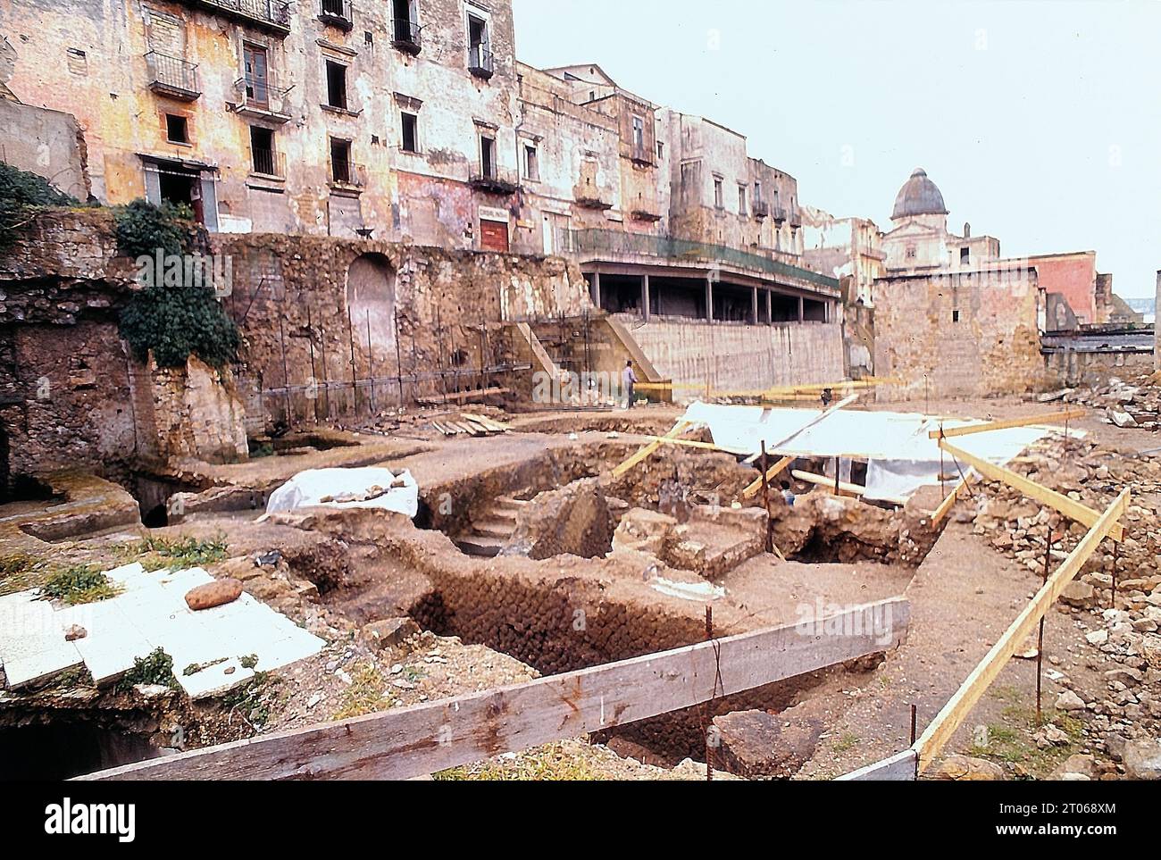 Pozzuoli, Campi Flegrei. Bradyseism autumn 1983. Rione Terra, Roman ...