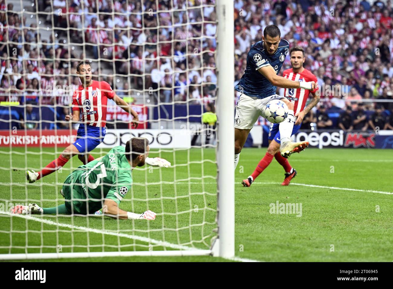 MADRID - David Hancko of Feyenoord scores the 1-2. (l-r) Atletico ...