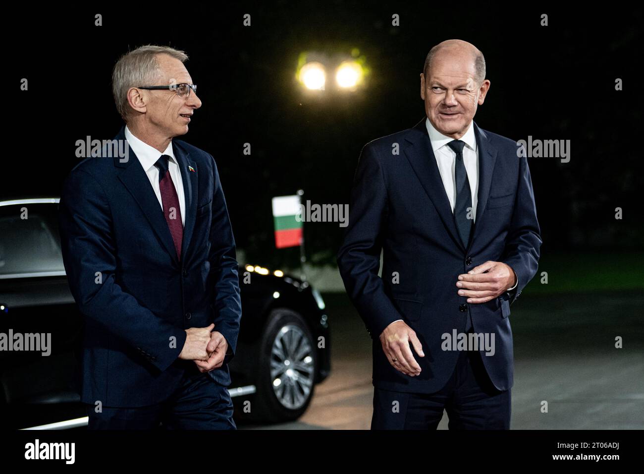Berlin, Germany. 04th Oct, 2023. German Chancellor Olaf Scholz (SPD, r ...