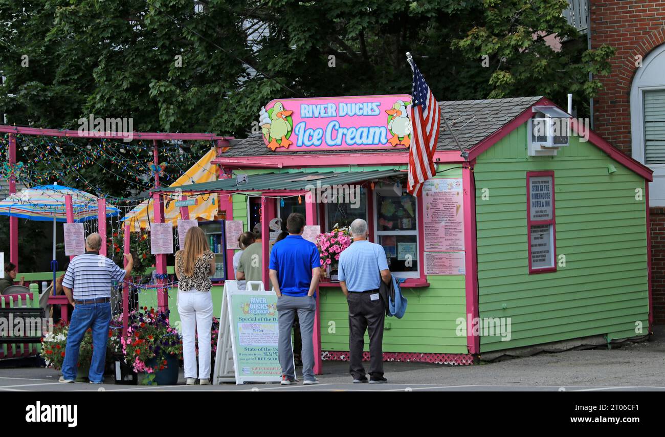 A line of customers at the River Ducks Ice Cream Shop walk-up window in ...