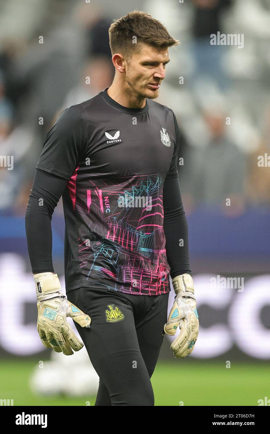 Nick Pope #22 of Newcastle United during the pre-game warm up ahead of ...