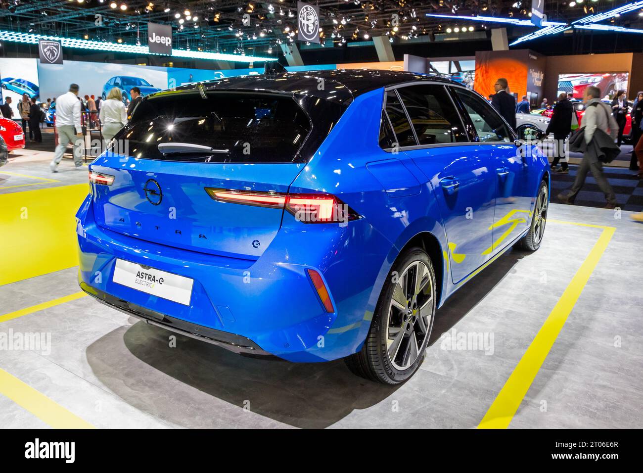 Opel Astra (Vauxhall) all-Electric car premiere at the Brussels ...