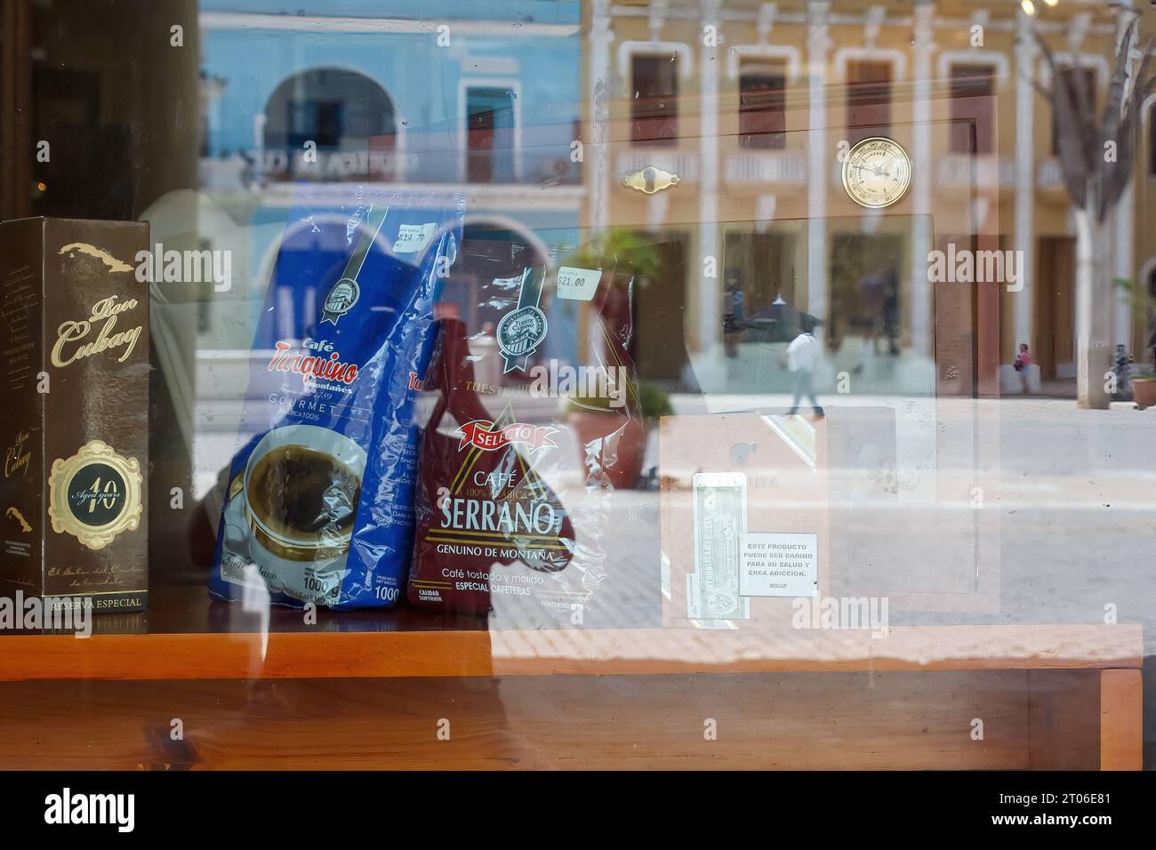 Book store with destinations hi-res stock photography and images - Alamy
