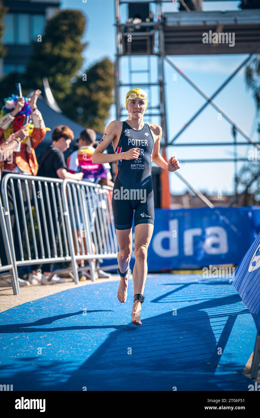 Beth Potter participating in Pontevedra in the 2023 World Triathlon ...