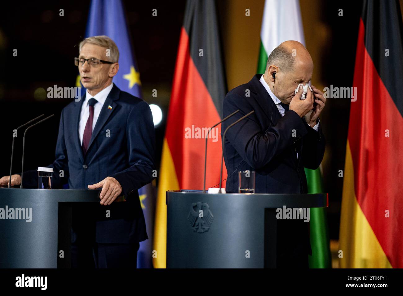 Berlin, Germany. 04th Oct, 2023. German Chancellor Olaf Scholz (SPD, r ...