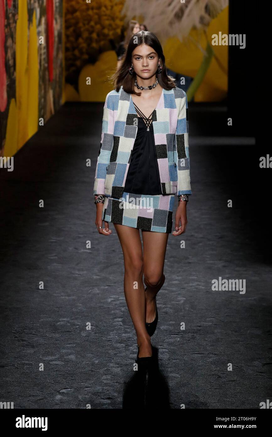 Paris, France. 03rd Oct, 2023. Model Gesa Passmann walks on the runway ...