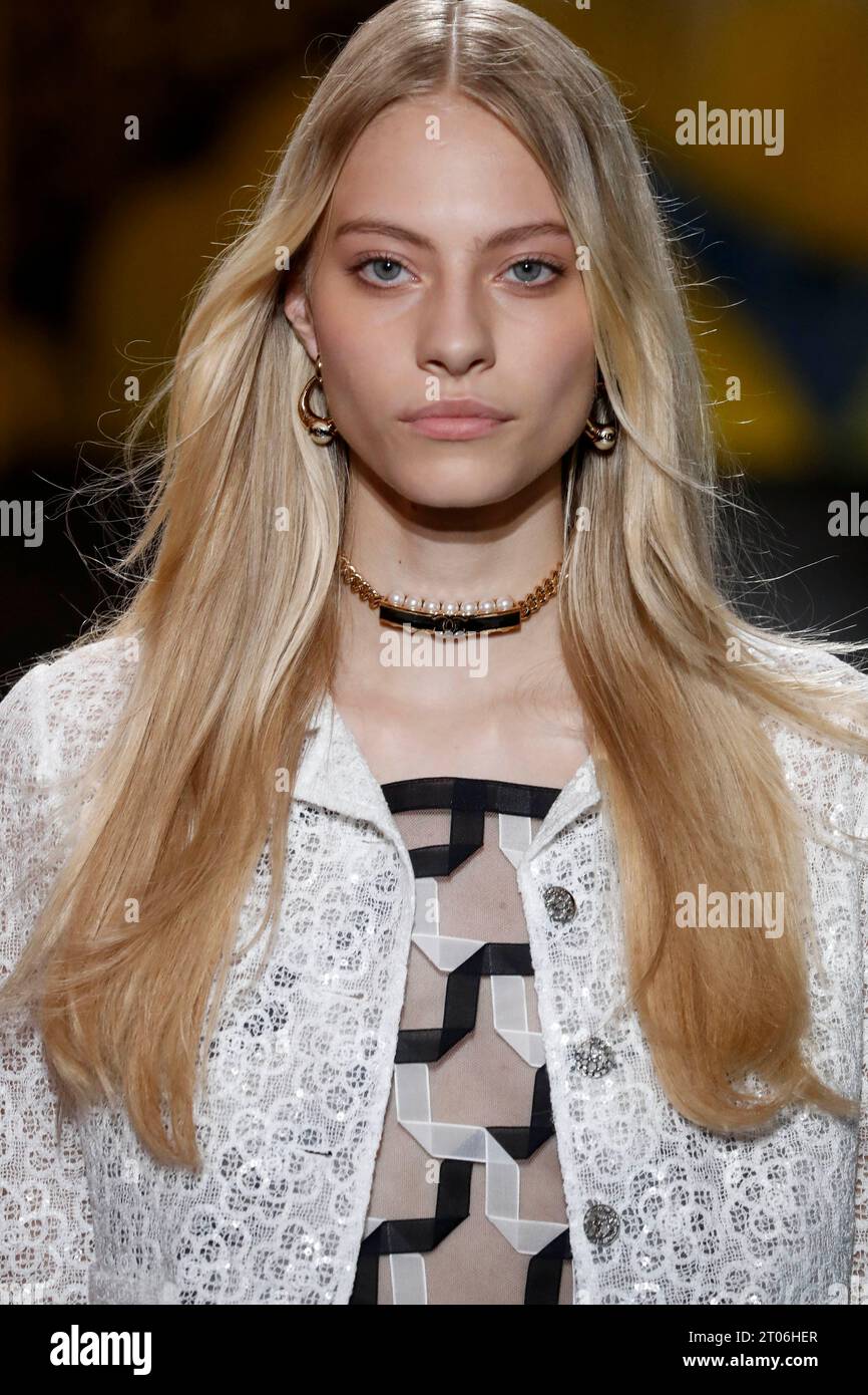 Paris, France. 03rd Oct, 2023. Model Annie Arnander walks on the runway ...
