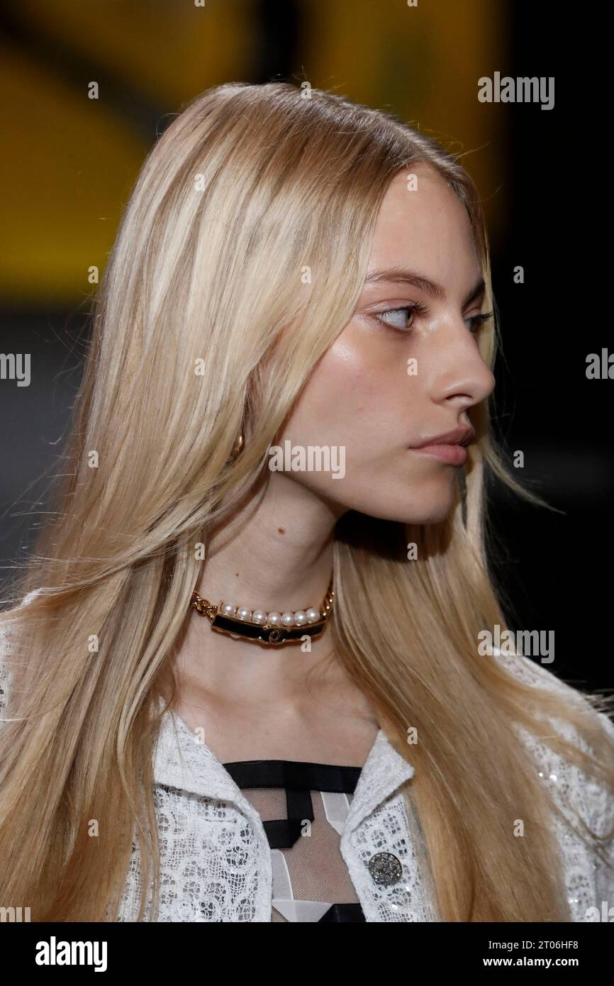 Paris, France. 03rd Oct, 2023. Model Annie Arnander walks on the runway ...