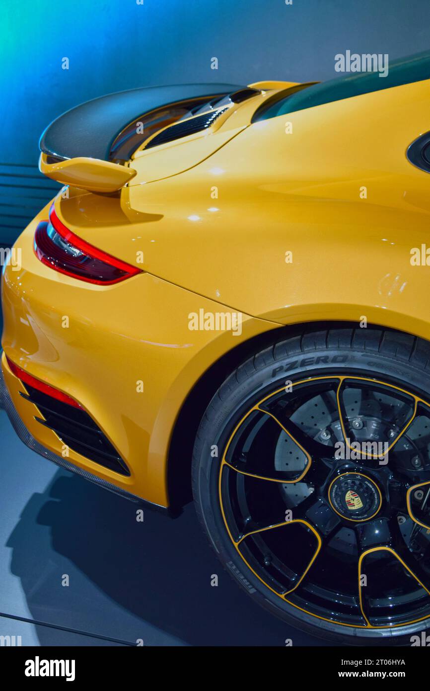 Exclusive porsche 911 turbo s amazing porsche hi-res stock photography ...