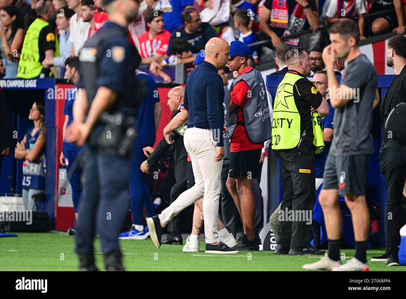 MADRID - Feyenoord coach Arne Slot walks off the field after the UEFA ...