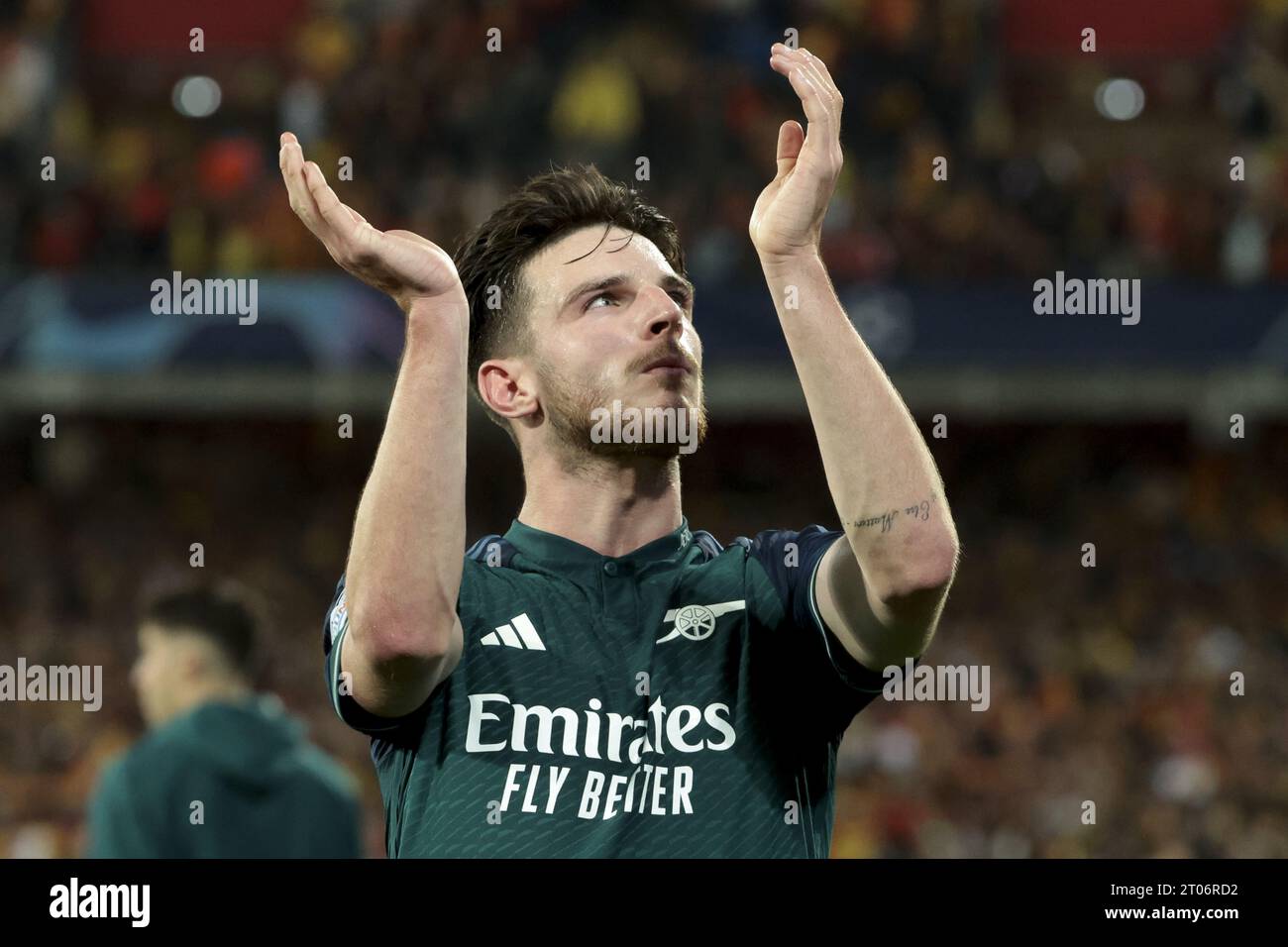 Declan Rice of Arsenal salutes the supporters following the UEFA ...