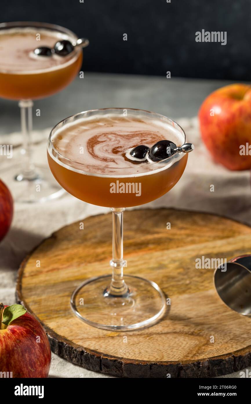 Apple cider manhattan hi-res stock photography and images - Alamy