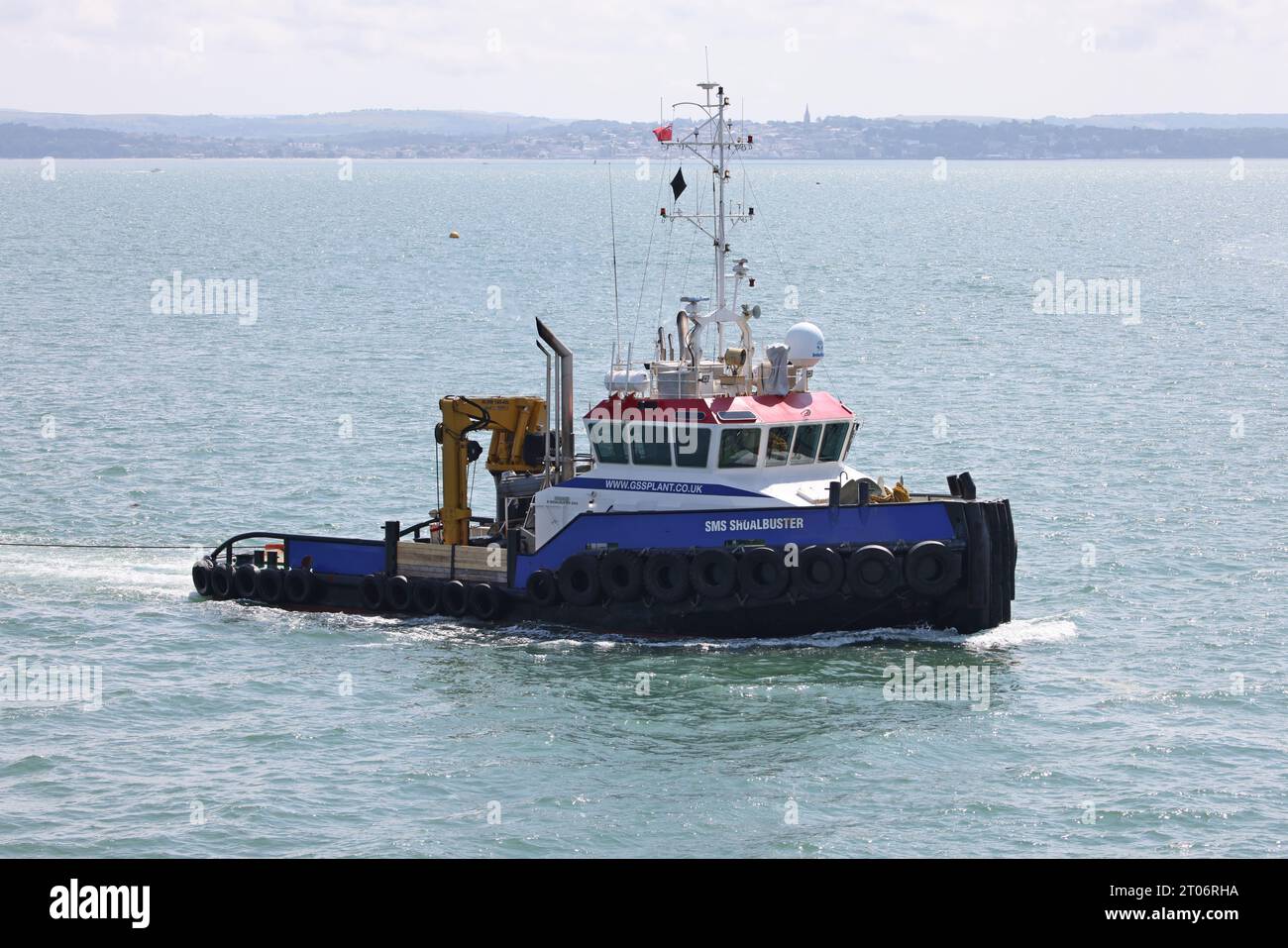 The tug SMS SHOALBUSTER arrives at the Naval Base Stock Photo - Alamy