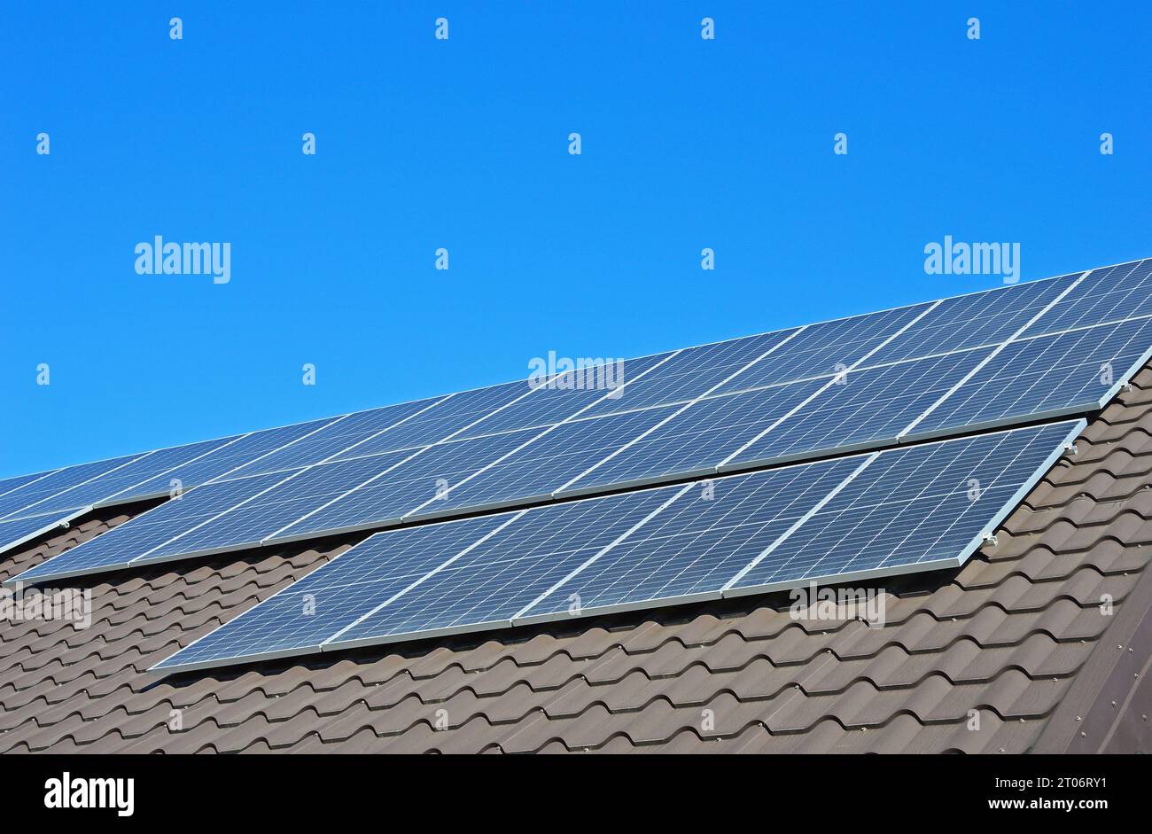 Wavy slate roof hi-res stock photography and images - Alamy