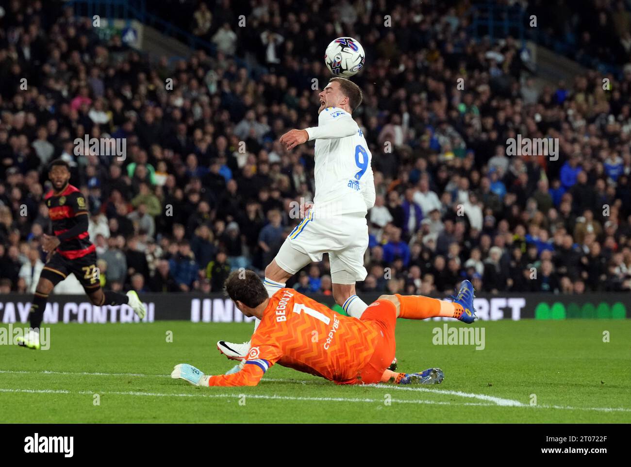 Leeds United's Patrick Bamford and Queens Park Rangers goalkeeper Asmir ...