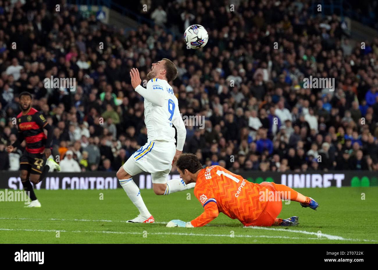 Leeds United's Patrick Bamford and Queens Park Rangers goalkeeper Asmir ...