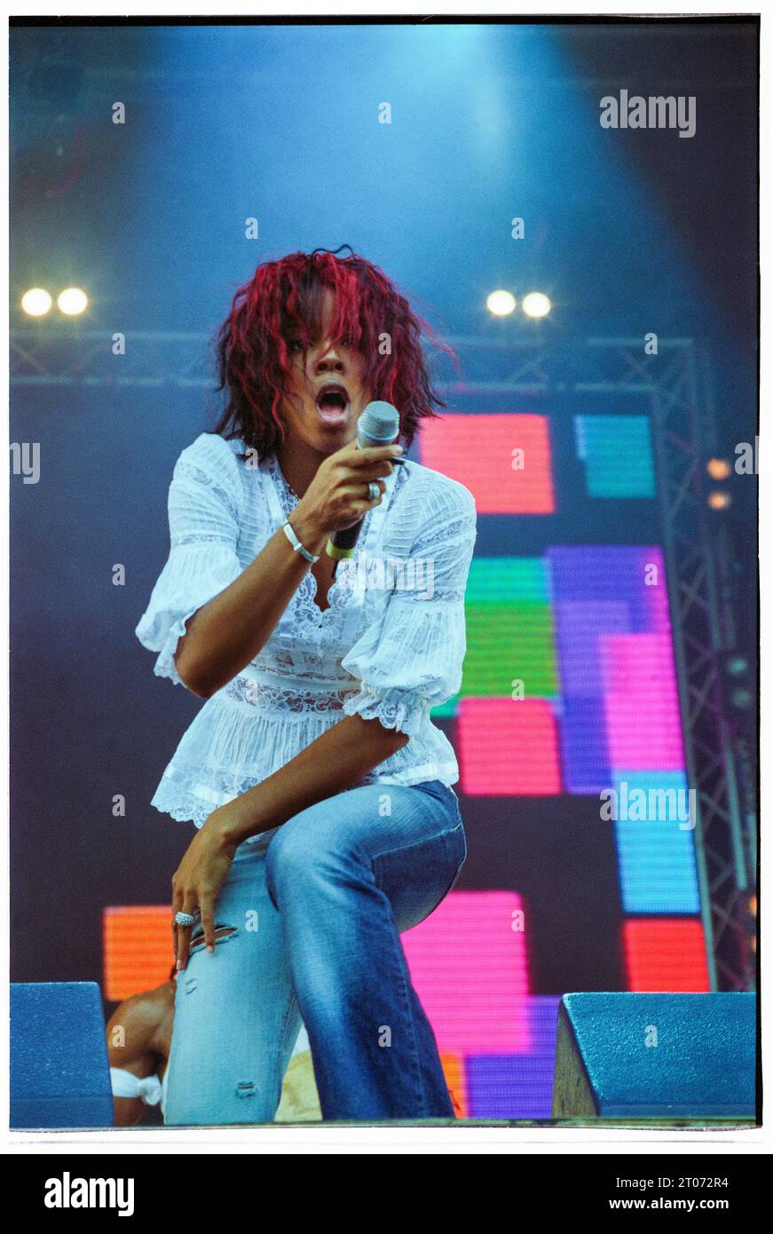 Kelly Rowland of Destiny's Child play live at Radio 1 One Big Sunday at ...
