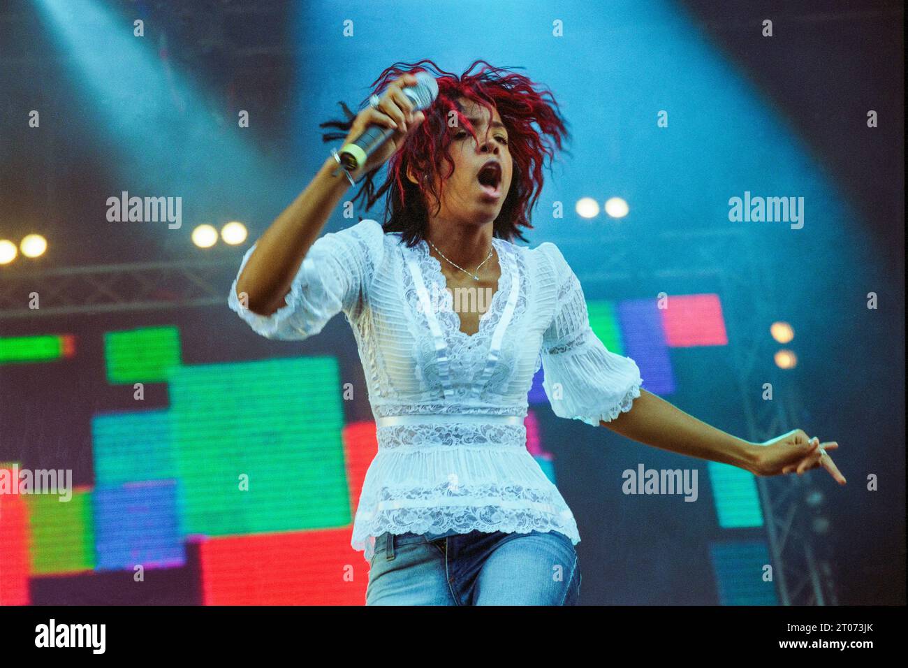 Kelly Rowland of Destiny's Child play live at Radio 1 One Big Sunday at ...