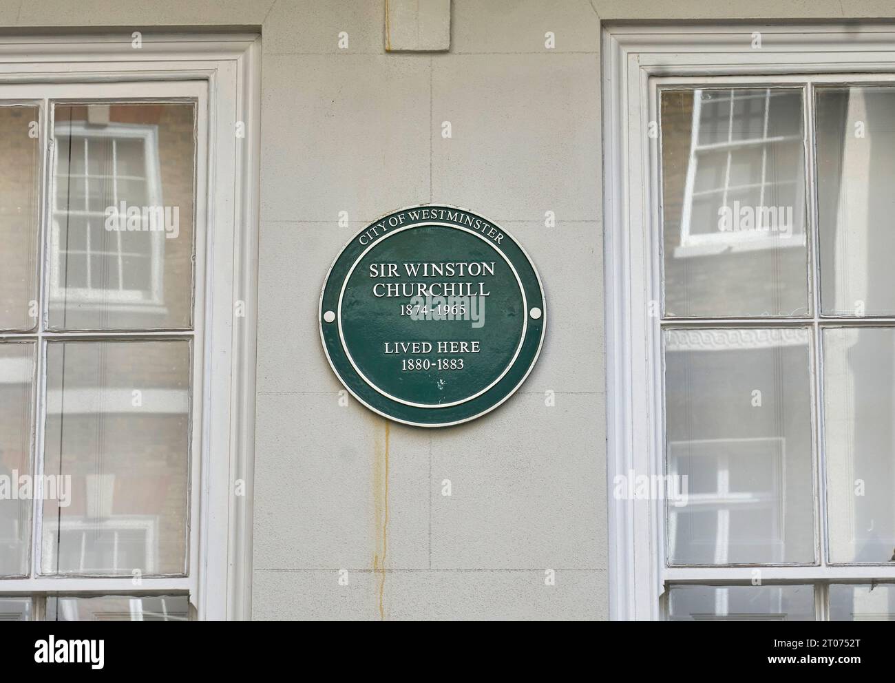 Winston churchill plaque in st james hi-res stock photography and ...