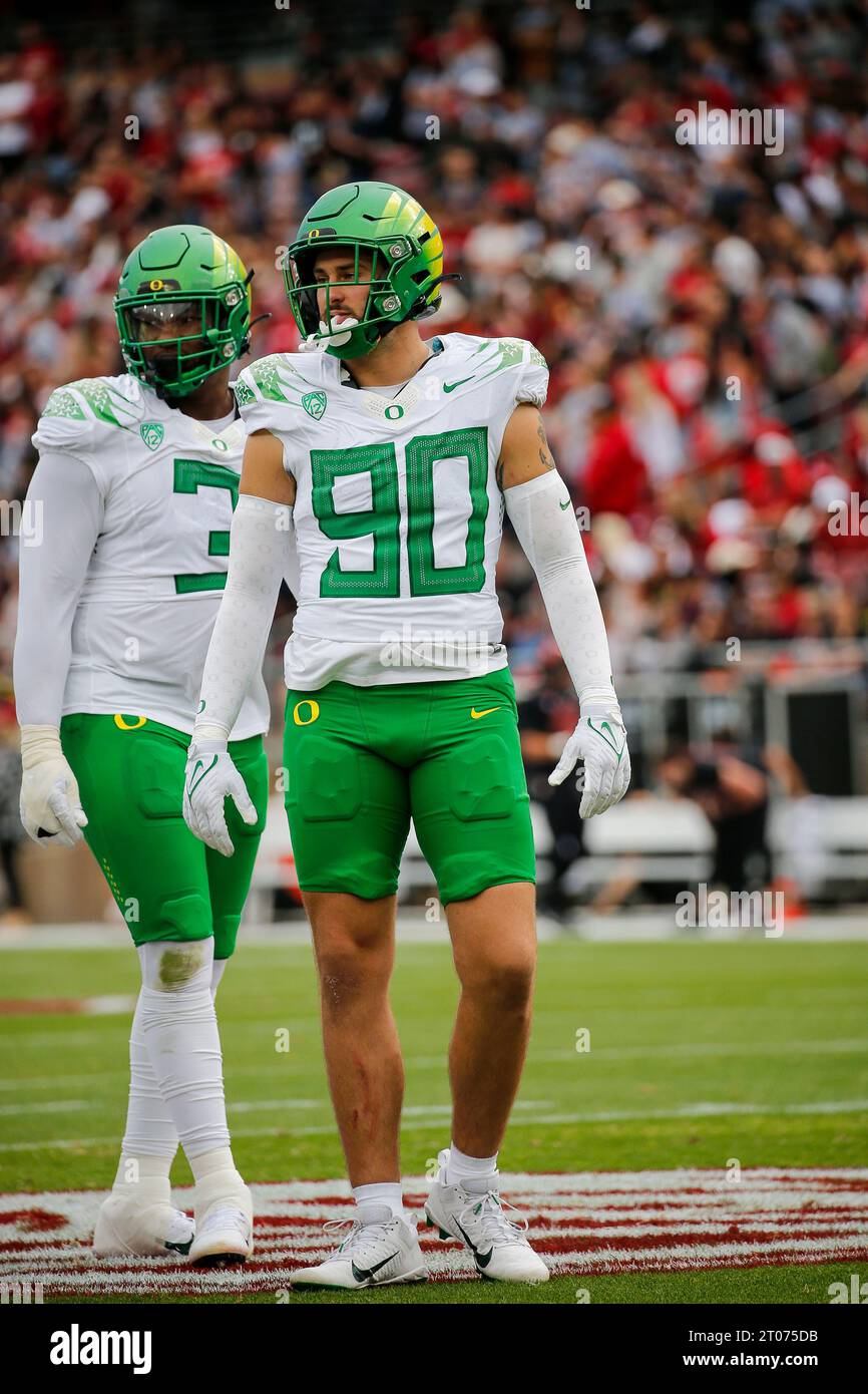 PALO ALTO, CA - SEPTEMBER 30: Oregon Ducks OLB Jake Shipley (90) DE Brandon Dorlus (3) look for ...