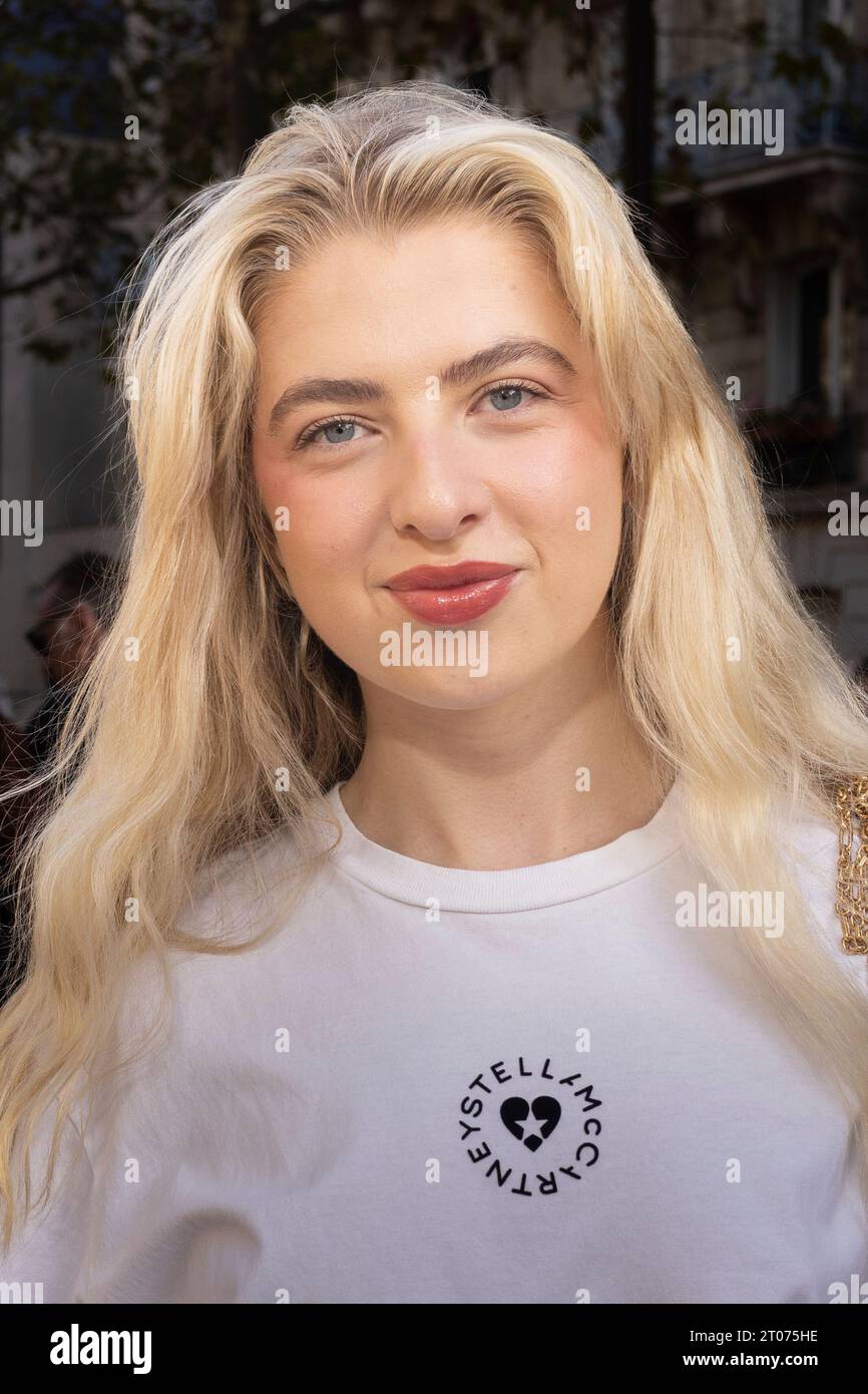 Anais Gallagher arrives for the Stella McCartney Spring/Summer 2024 ...