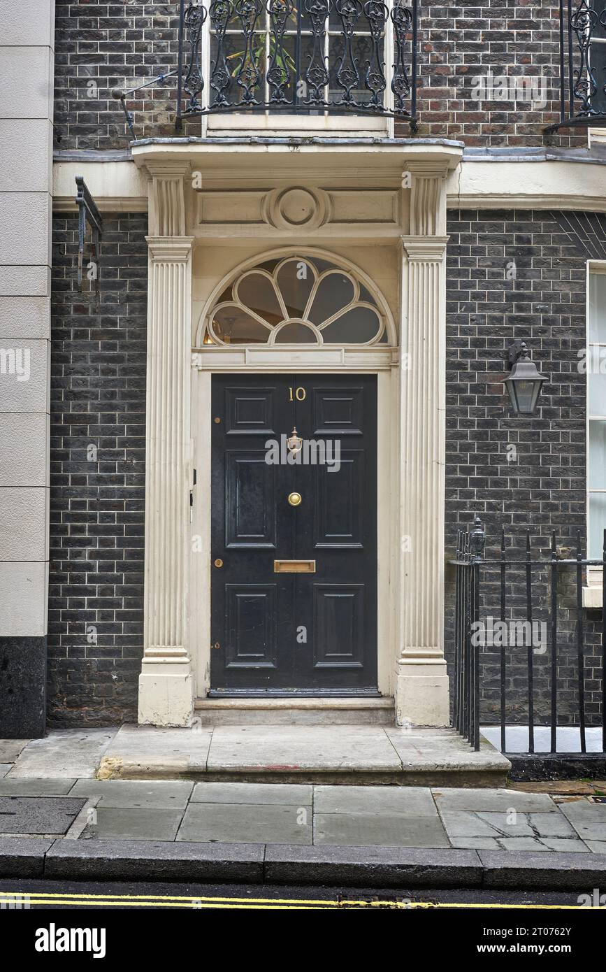 10 dowing street door hi-res stock photography and images - Alamy