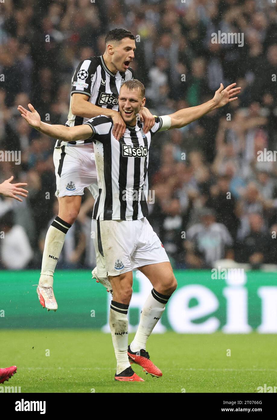 Newcastle Upon Tyne, UK. 4th Oct, 2023. Dan Burn of Newcastle United ...