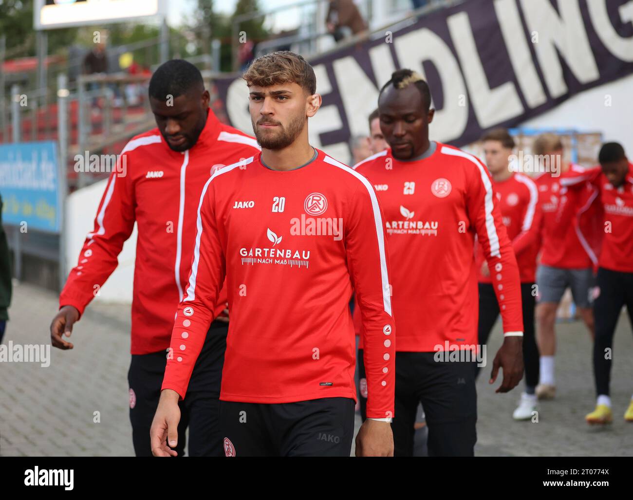 Leonardo vonic rot weiss essen kopf hi-res stock photography and images ...