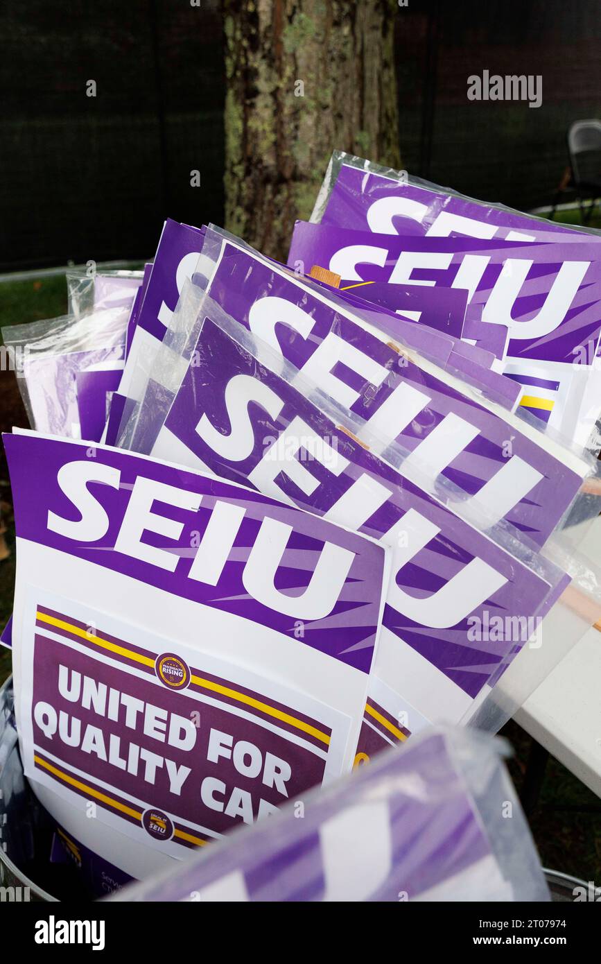 Portland, USA. 04th Oct, 2023. Nearly a thousand workers picket Kaiser ...
