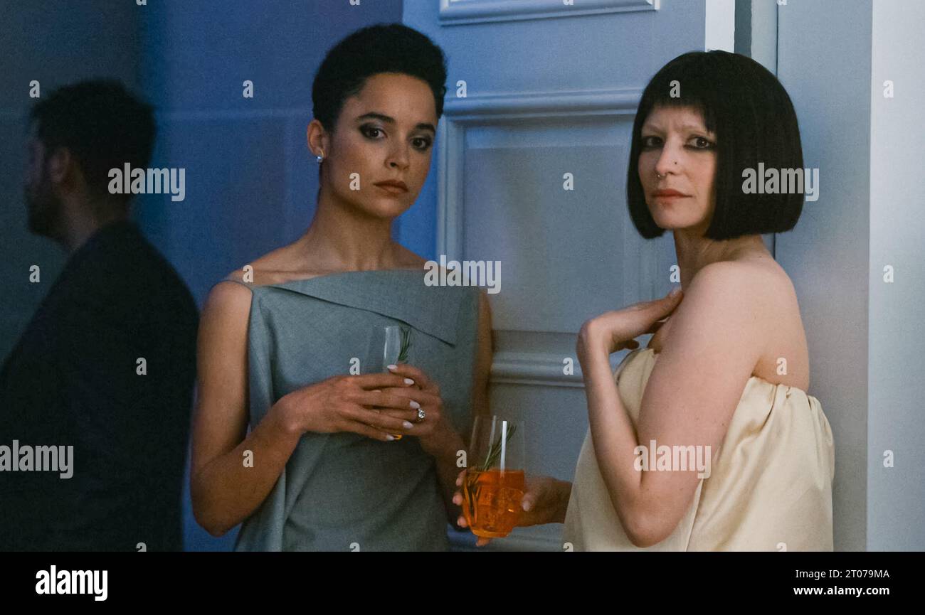 USA . Annabelle Dexter-Jones and Juliana Canfield in the (C)FX Network ...