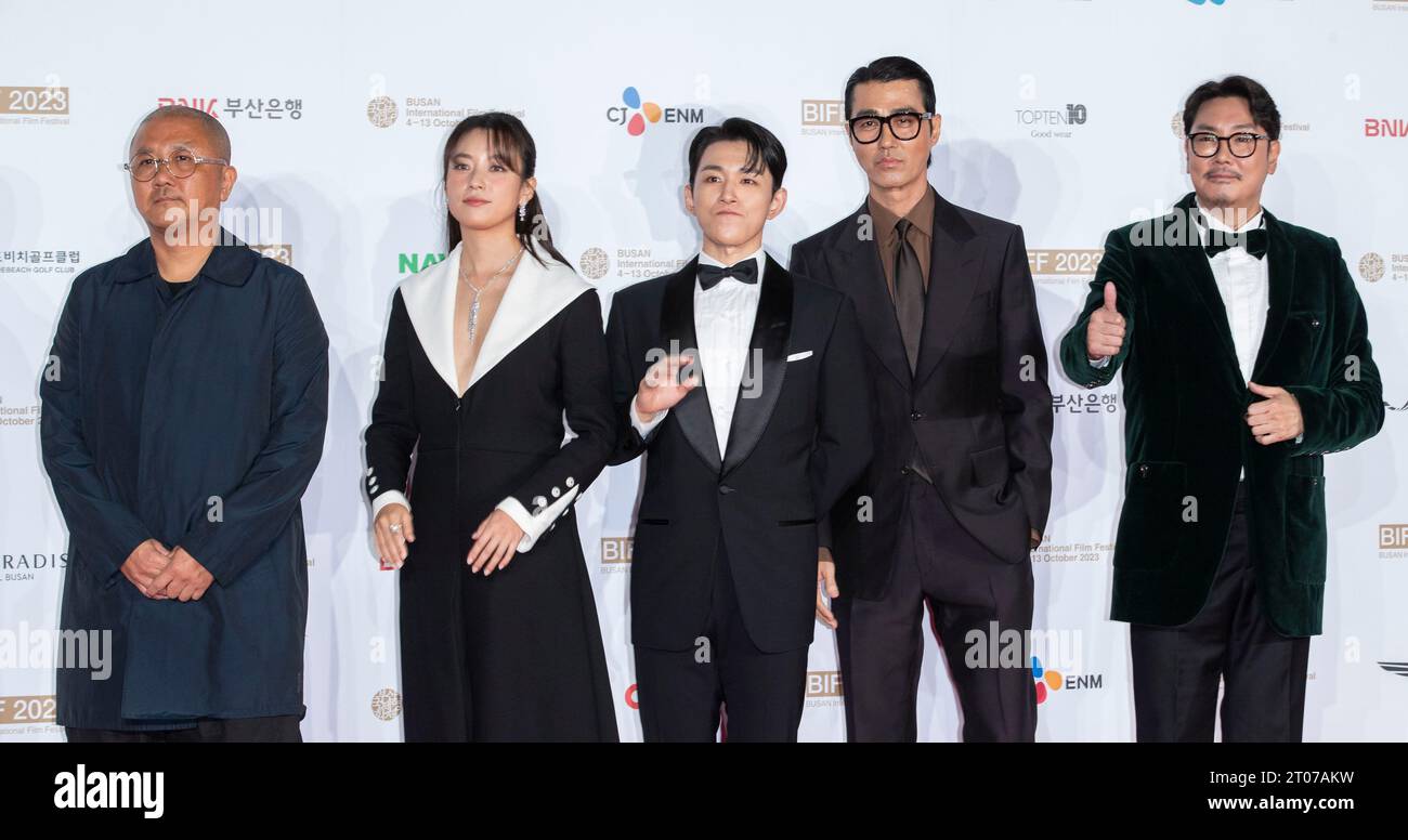 Busan, South Korea. 4th Oct, 2022. (L to R) South Korean actress Han ...