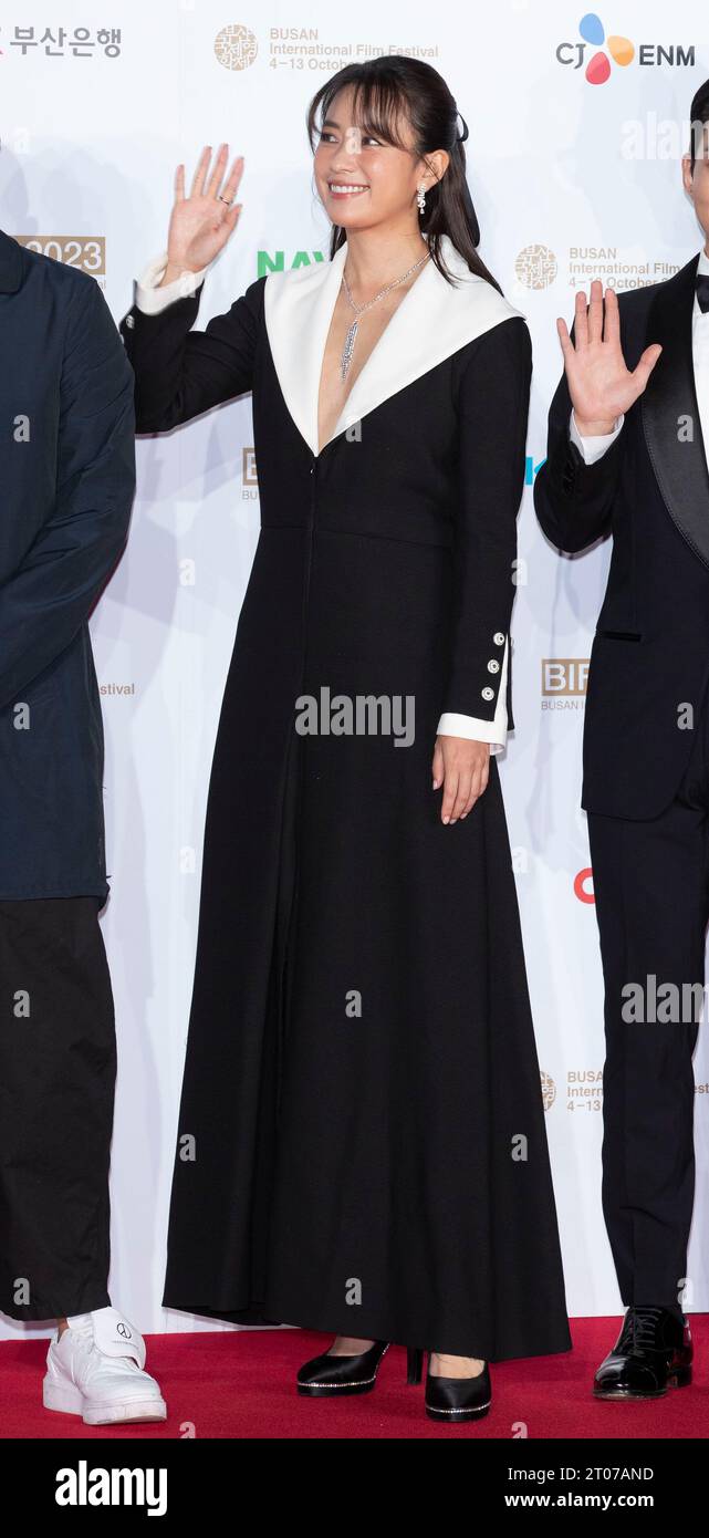 Busan, South Korea. 4th Oct, 2022. (L to R) South Korean actress Han ...